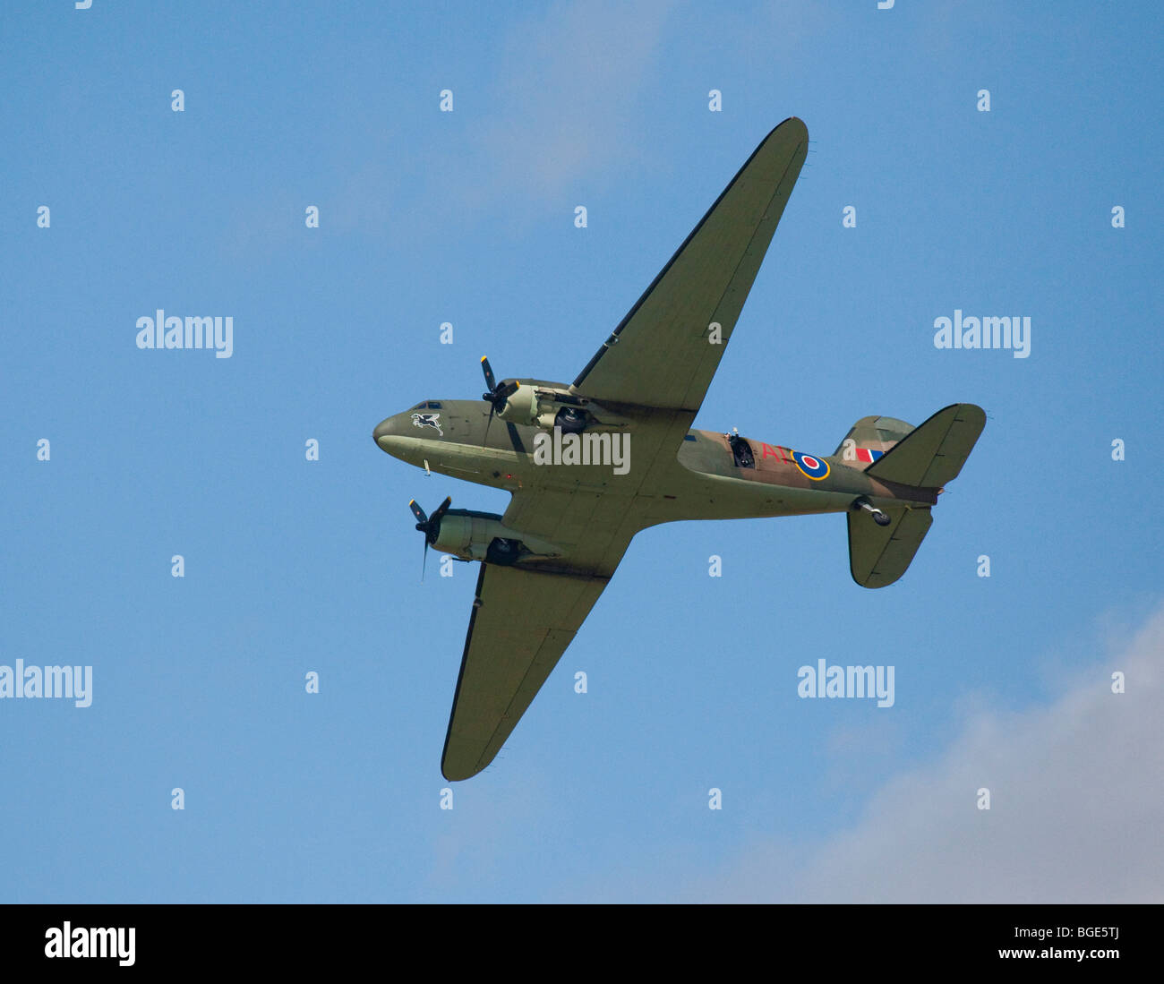 Twin engined propeller aircraft hi-res stock photography and images - Alamy