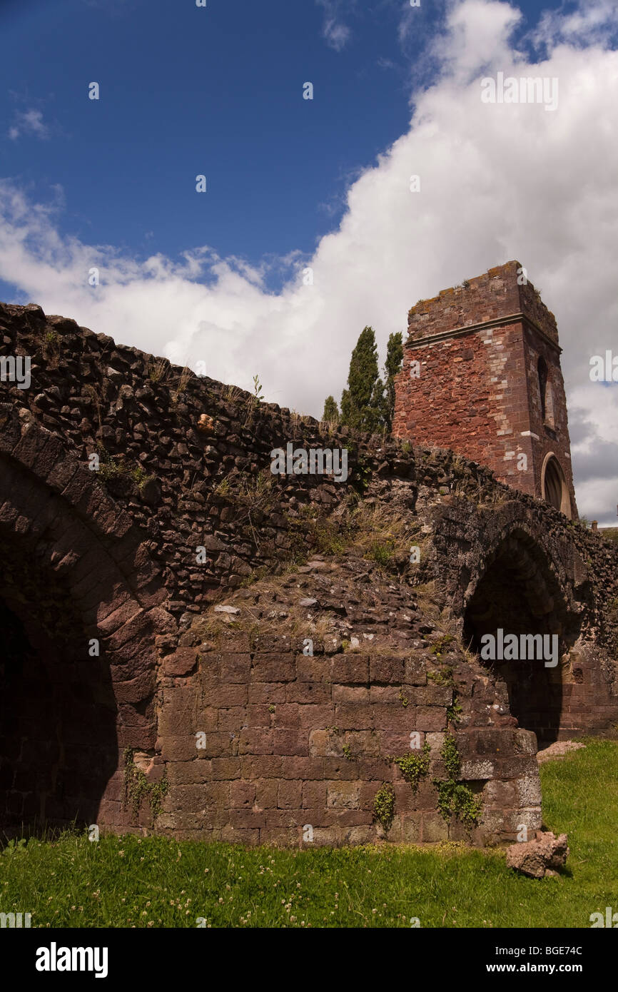 The old medieval bridge over the river Exe in Exeter, Devon Stock Photo ...