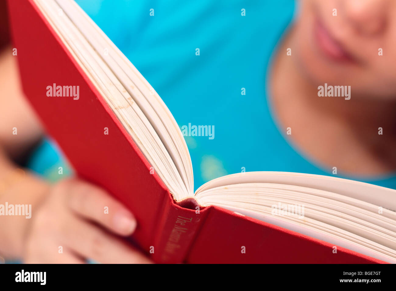 Reading posture hi-res stock photography and images - Alamy