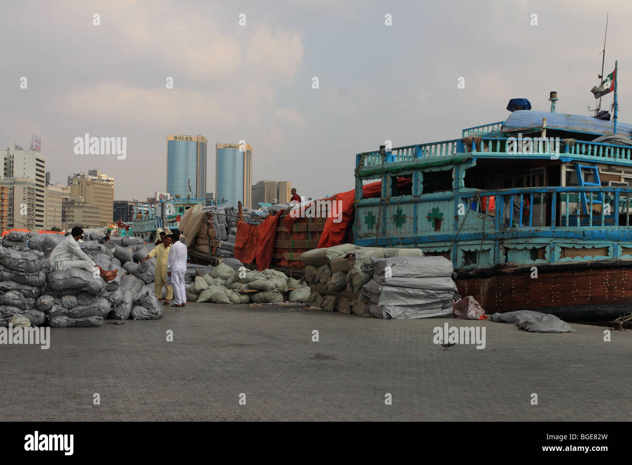 Loaded and unloaded hi-res stock photography and images - Alamy