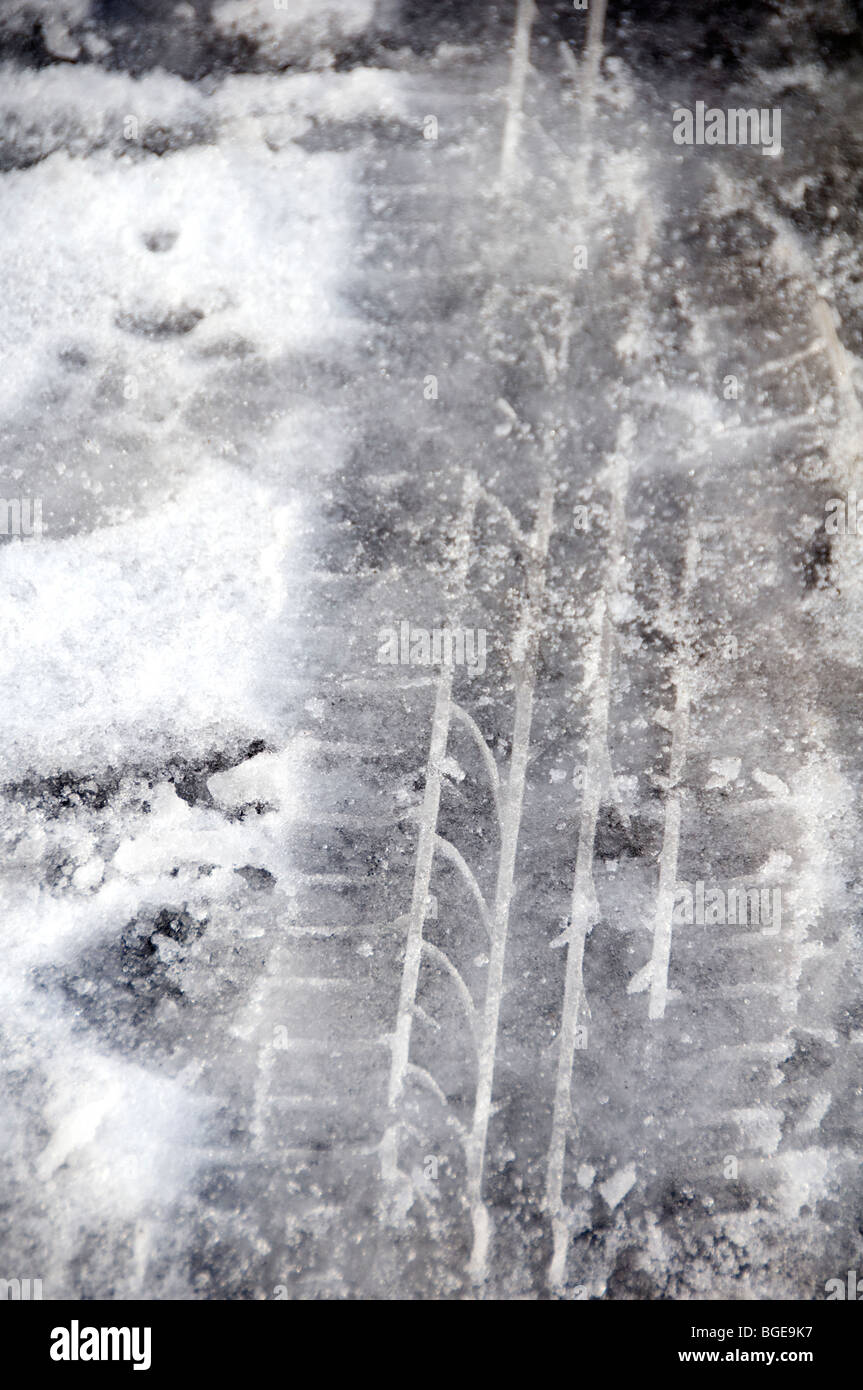 Icy tyre tracks hi-res stock photography and images - Alamy