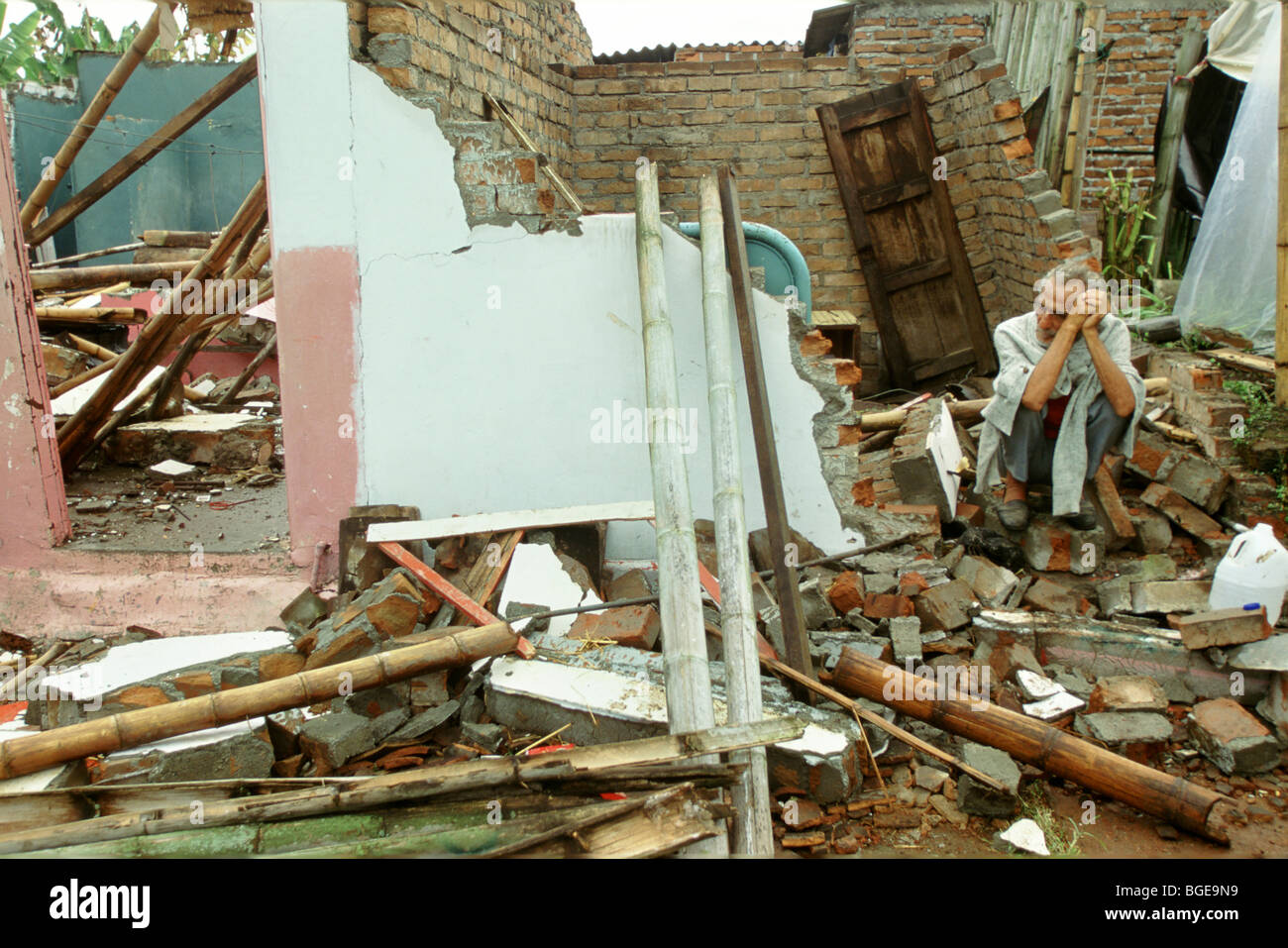 Earthquake in Colombia 1999 - It was the strongest earthquake to strike ...