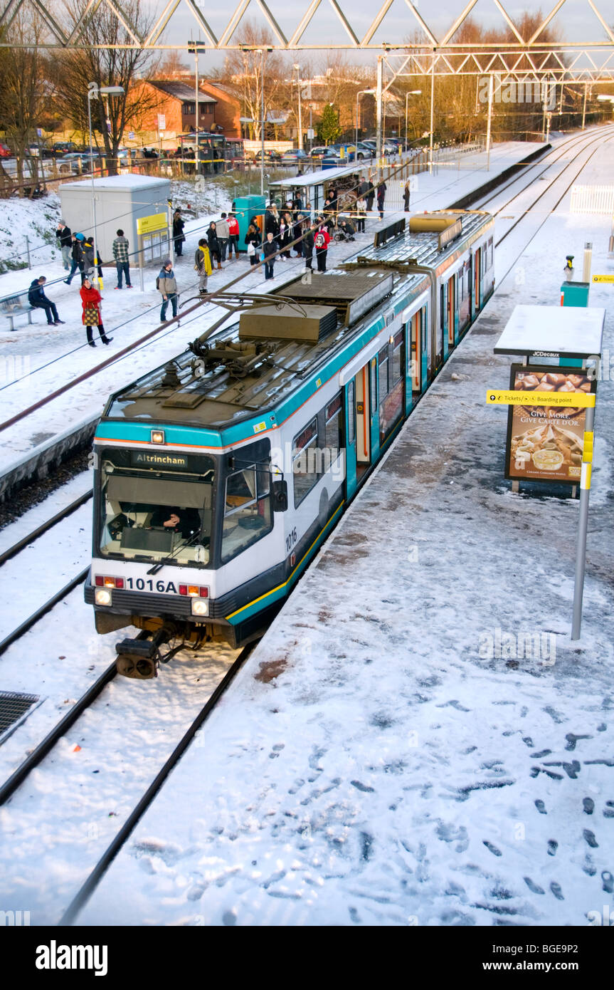 Manchester tram metrolink station hi-res stock photography and images ...