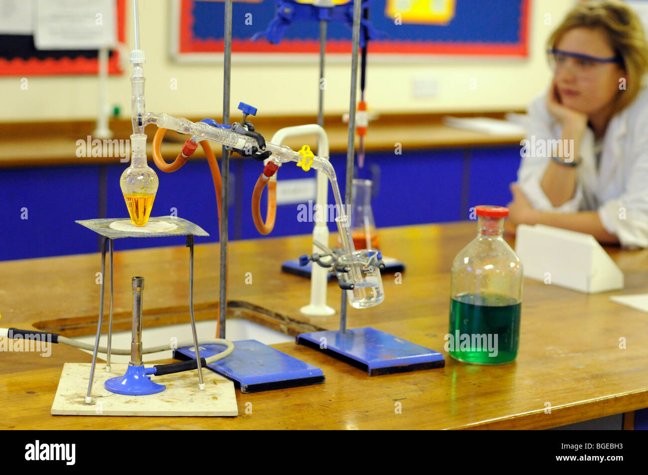 Chemistry apparatus hi-res stock photography and images - Alamy