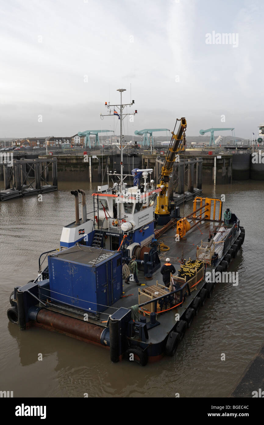 Barge working hi-res stock photography and images - Alamy