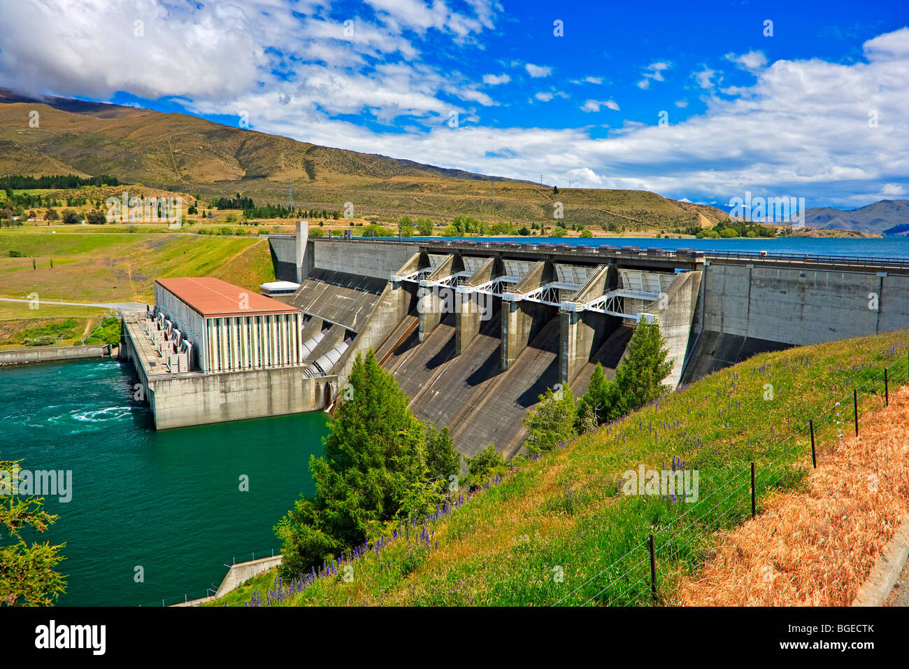 Aviemore Dam with Lake Aviemore (above) and Lake Waitaki at its base ...
