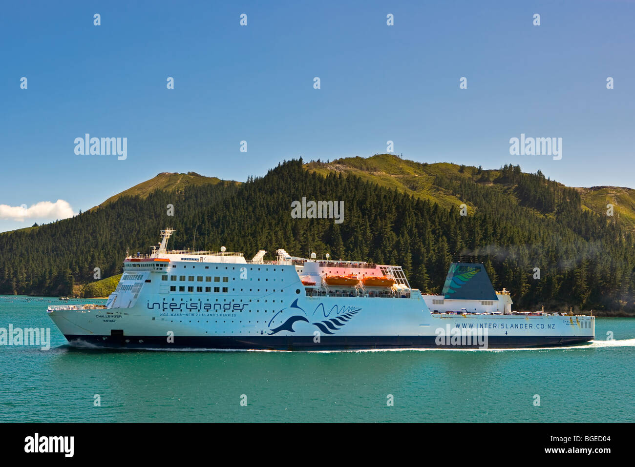 The Challenger Kaitaki, Interislander Ferry, in the Tory Channel, Queen ...