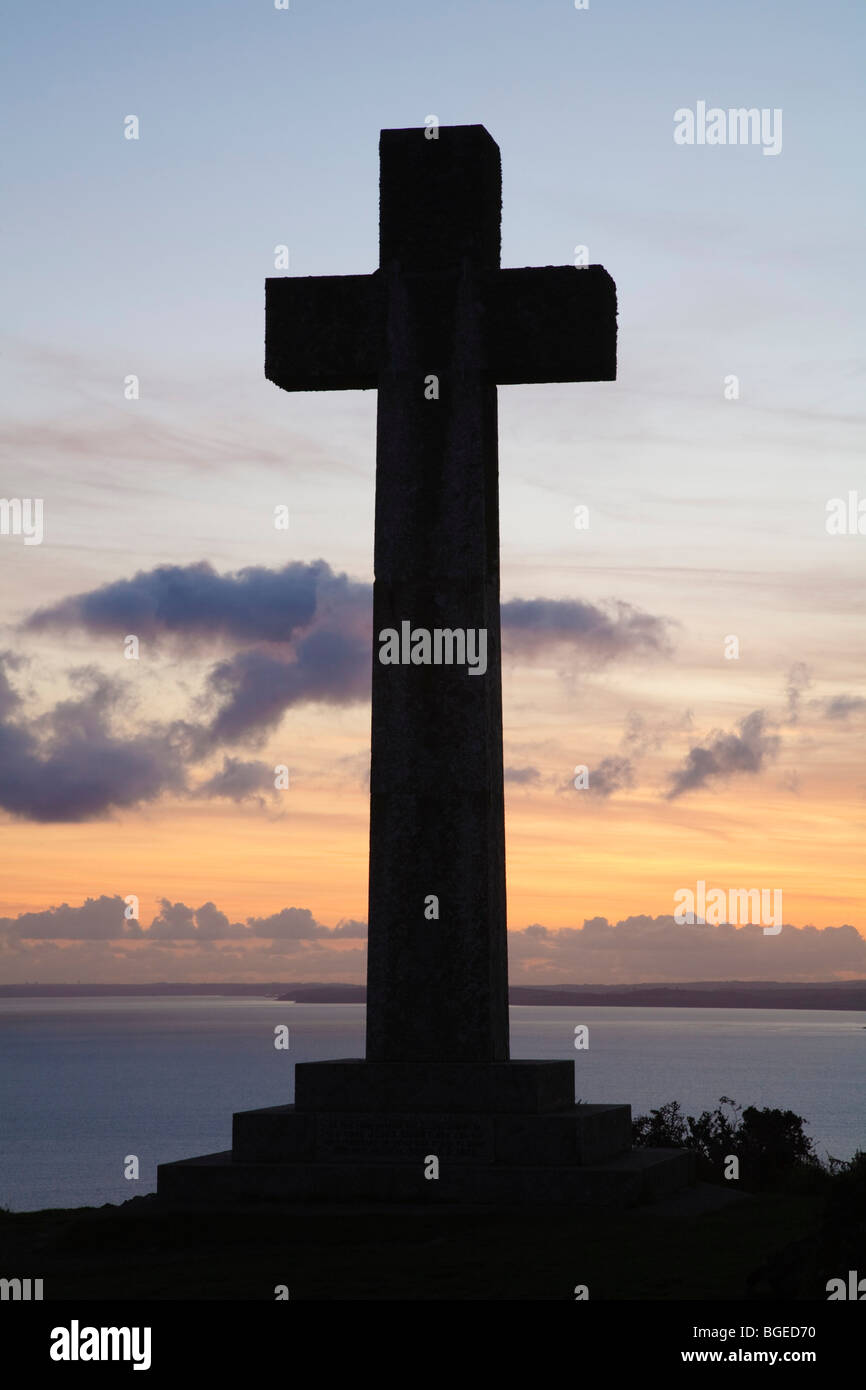 Silhouette jesus cross over sunset hi-res stock photography and images ...