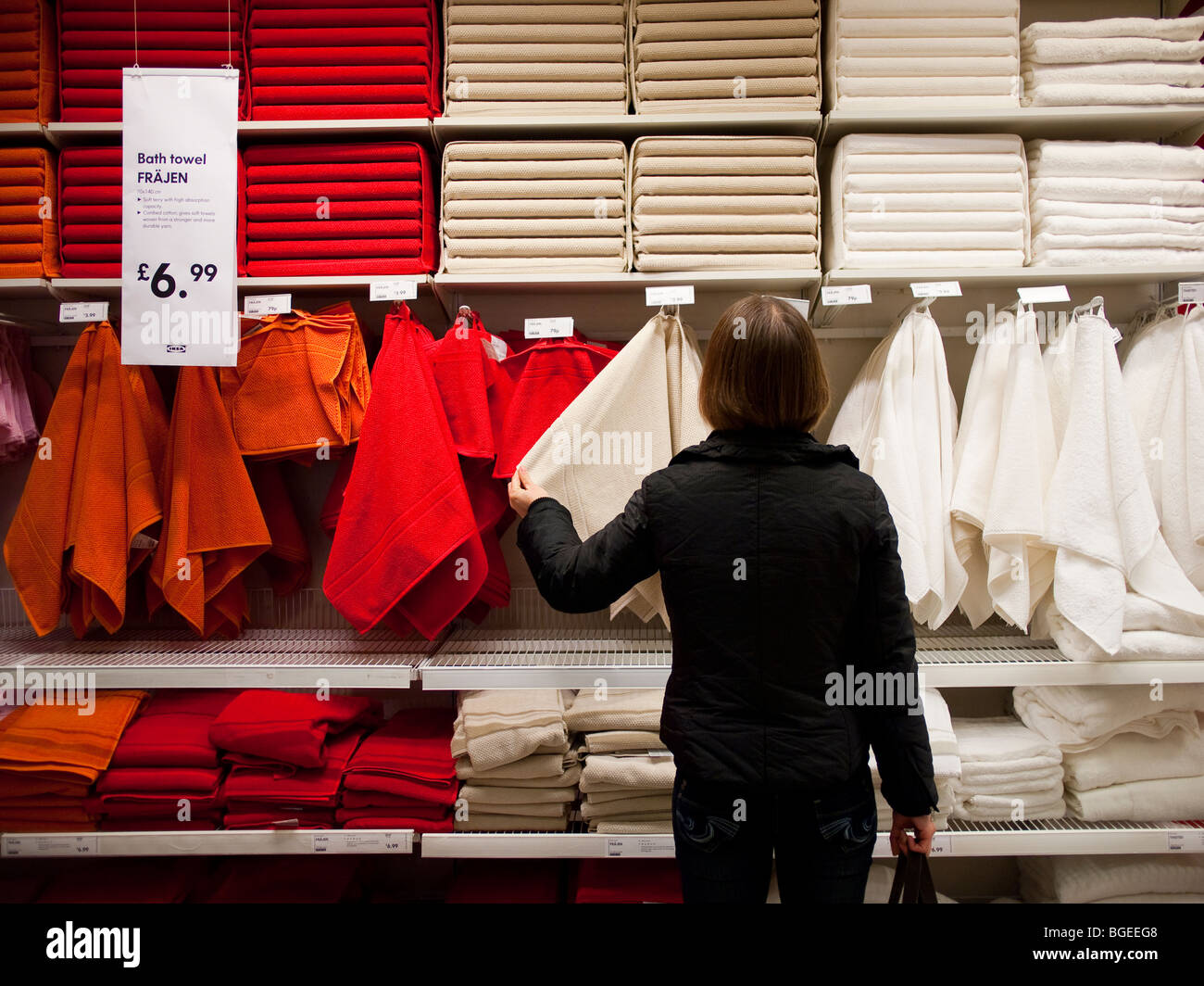White towels neatly arranged hi-res stock photography and images - Alamy