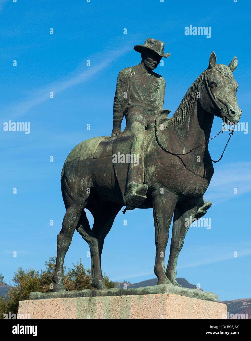 Warren statue hi-res stock photography and images - Alamy