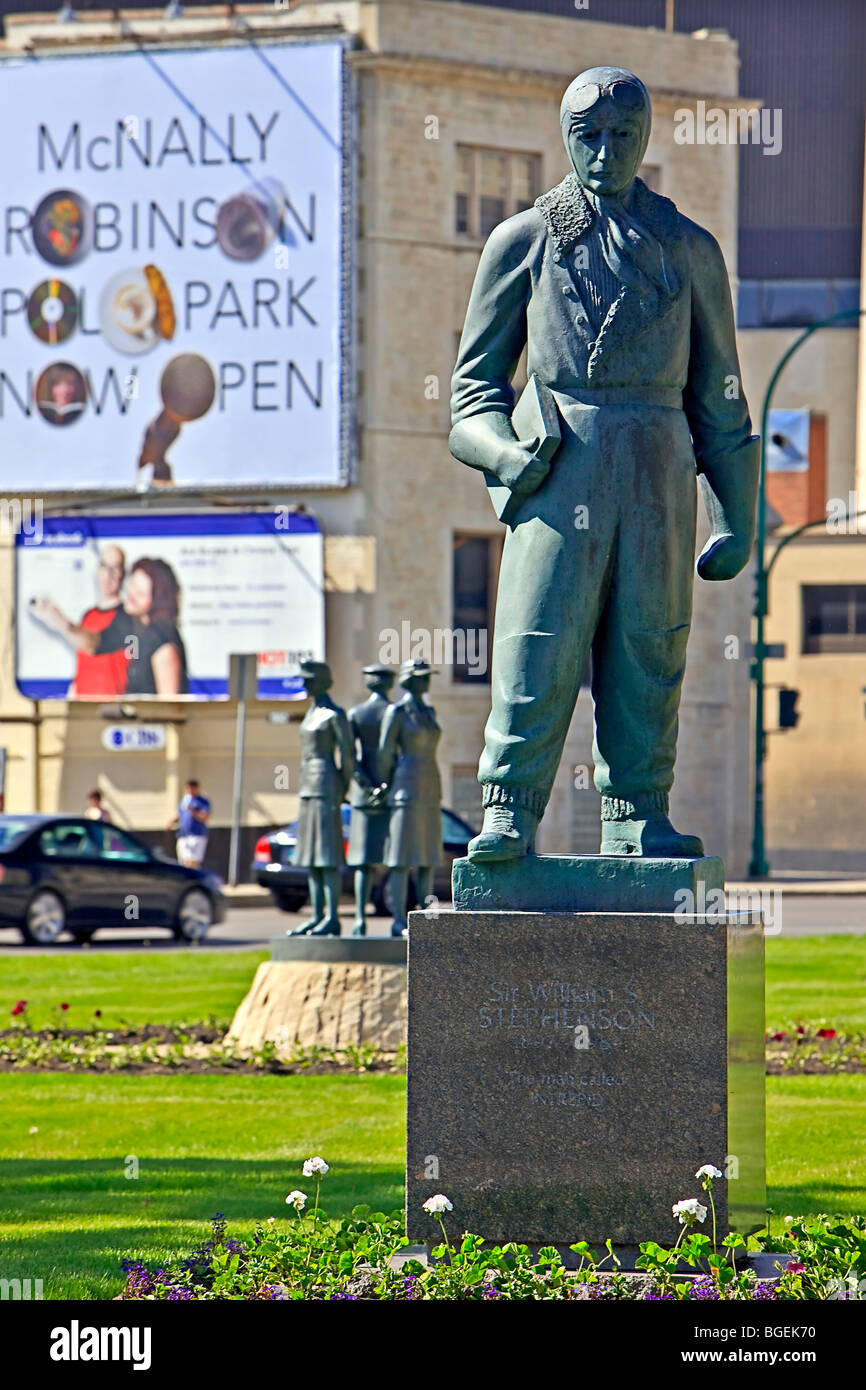 William stephenson statue hi-res stock photography and images - Alamy
