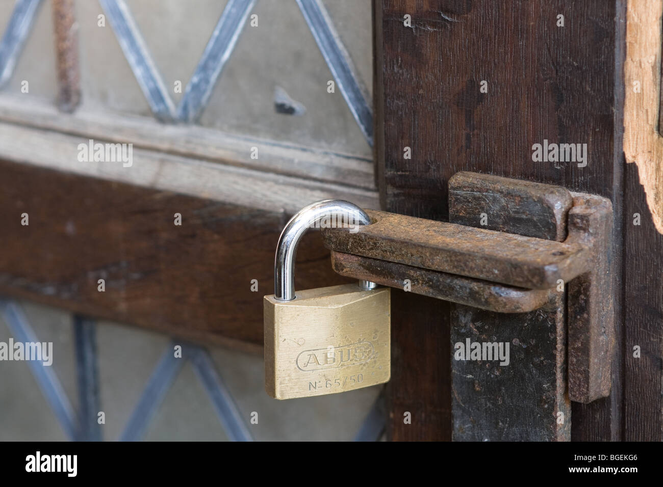 Shut no entry hi-res stock photography and images - Alamy