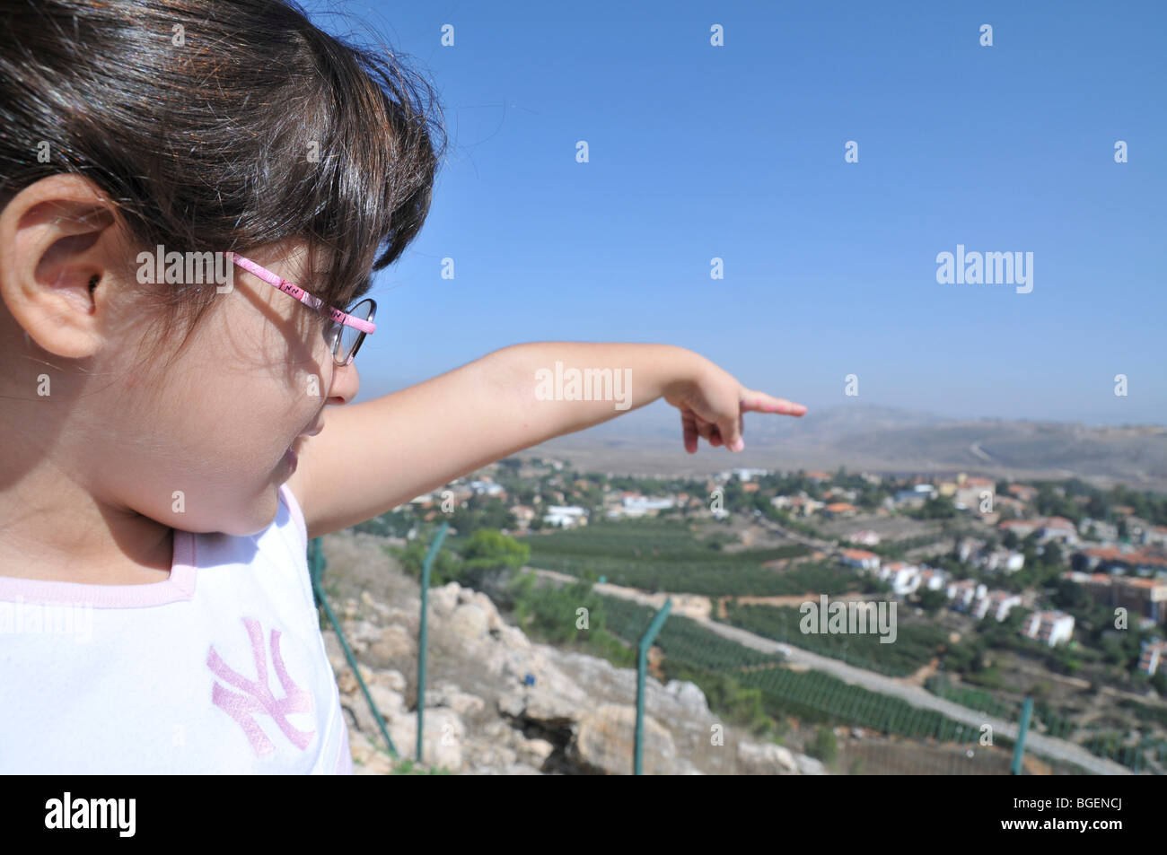 Israel, Upper Galilee, Metula, young girl at the Dado lookout pointing ...
