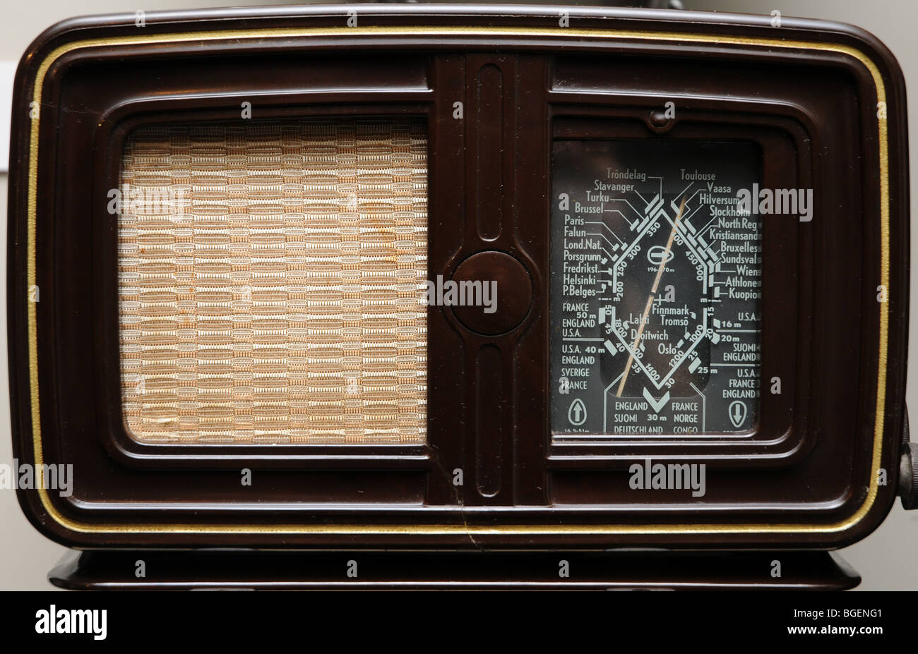 Crystal radio 1950s hi-res stock photography and images - Alamy