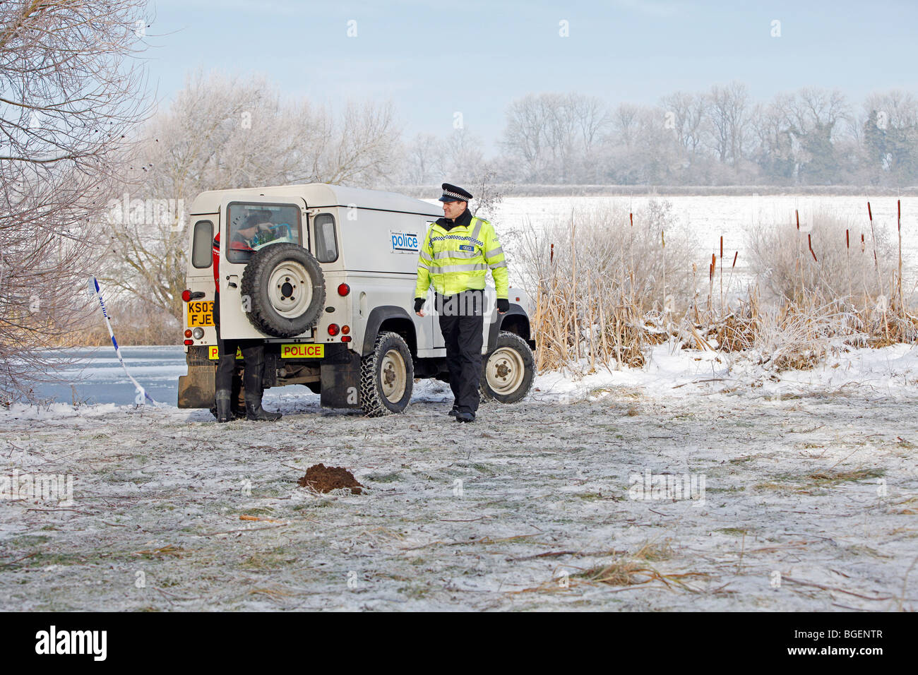 Police land rover hi-res stock photography and images - Alamy