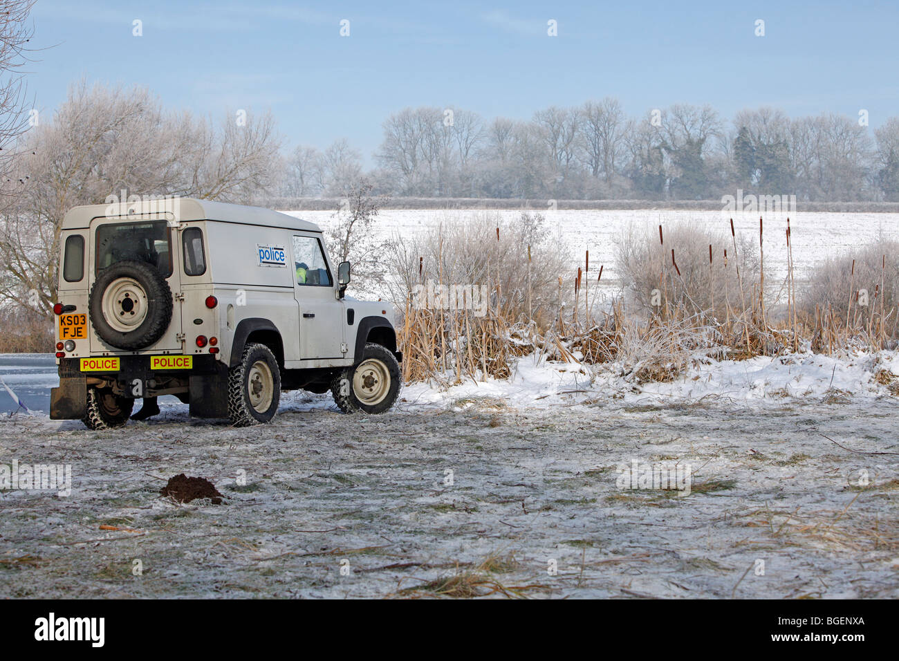 Police land rover hi-res stock photography and images - Alamy