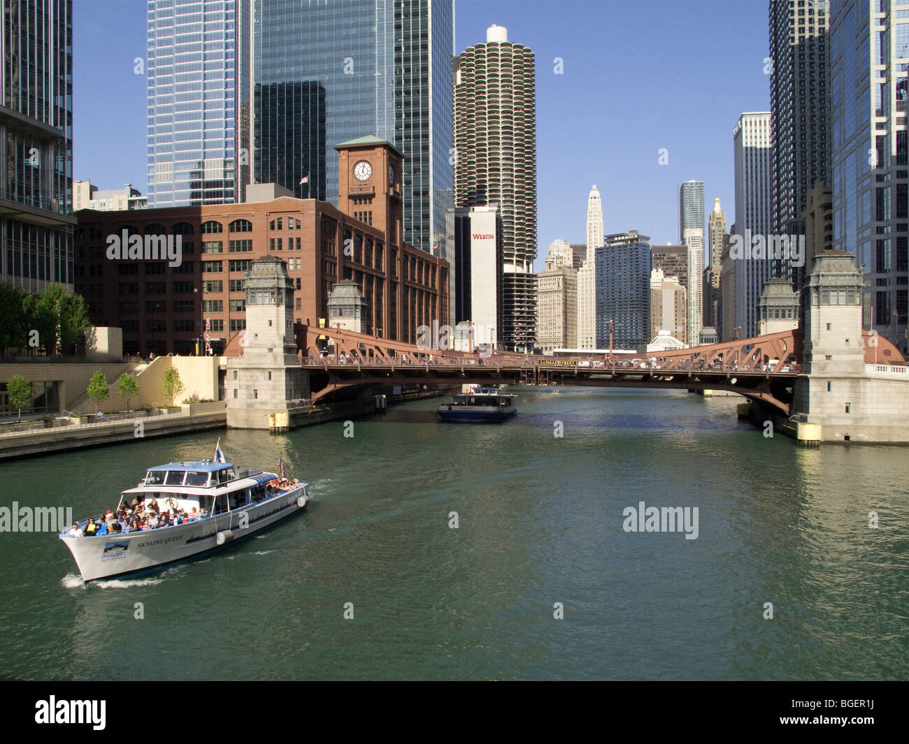 Elk 1002 Illinois Chicago skyline from Chicago River Stock Photo - Alamy