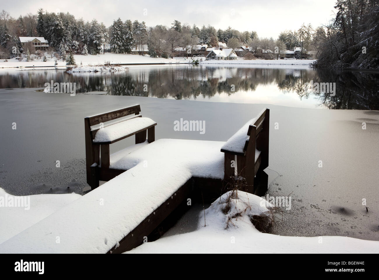 Dock snow hi-res stock photography and images - Alamy