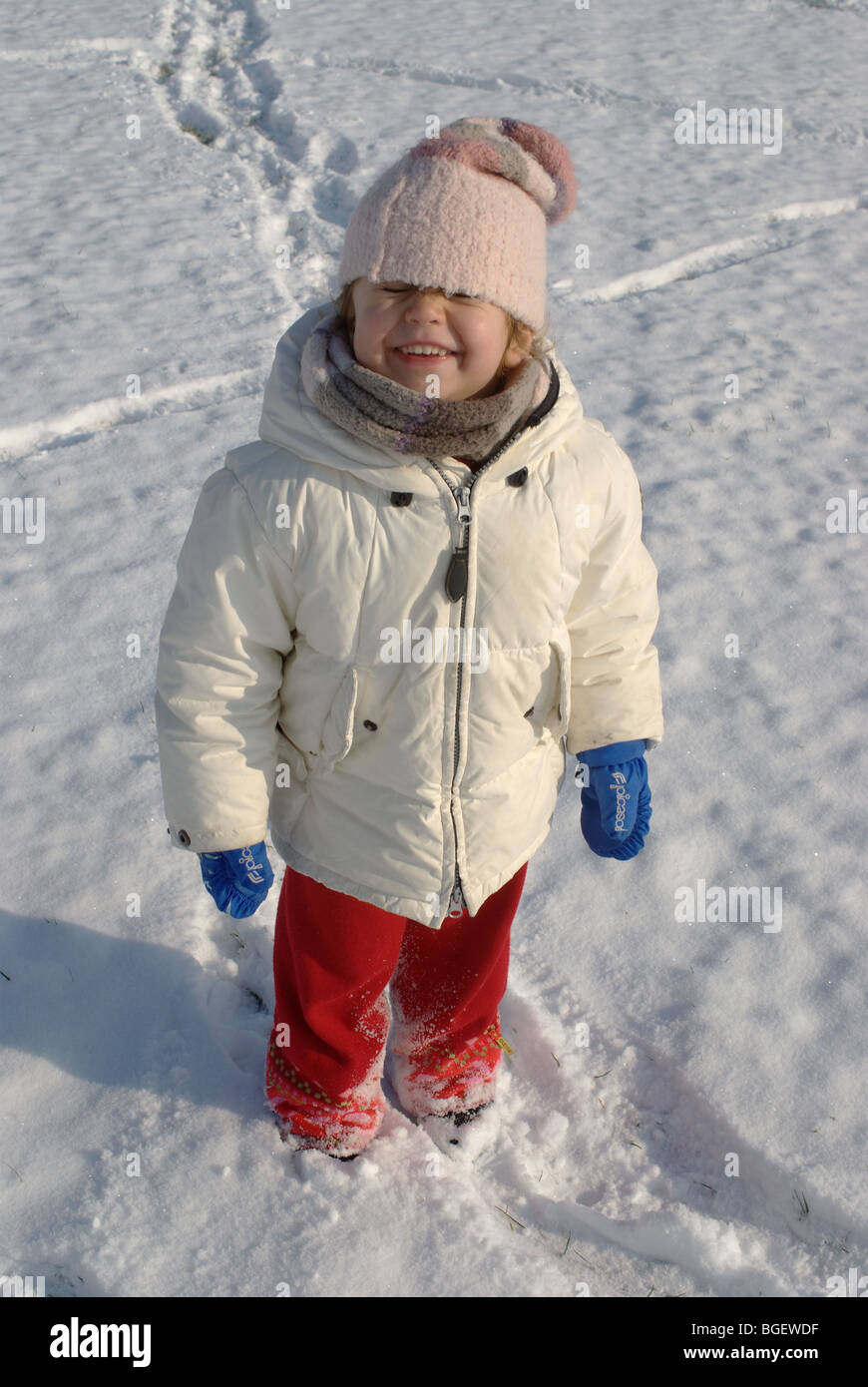 child in the snow Stock Photo - Alamy