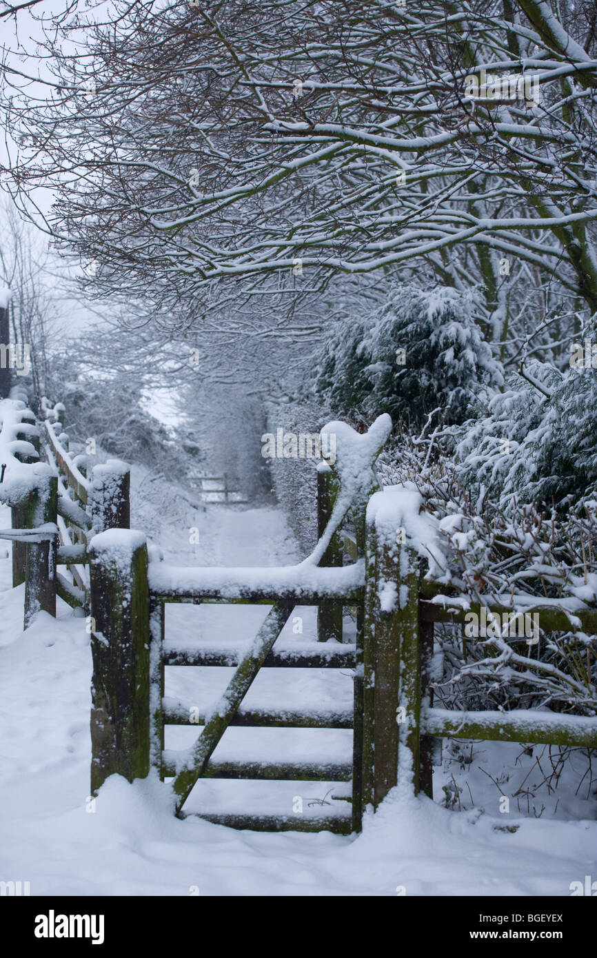 Snow covered lane hi-res stock photography and images - Alamy