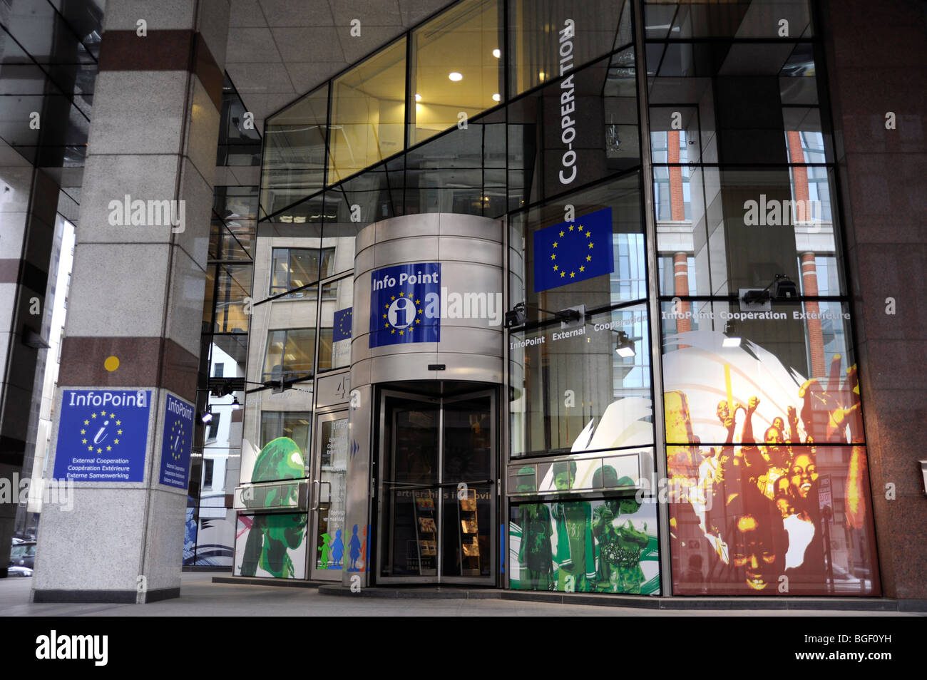 External cooperation hi-res stock photography and images - Alamy