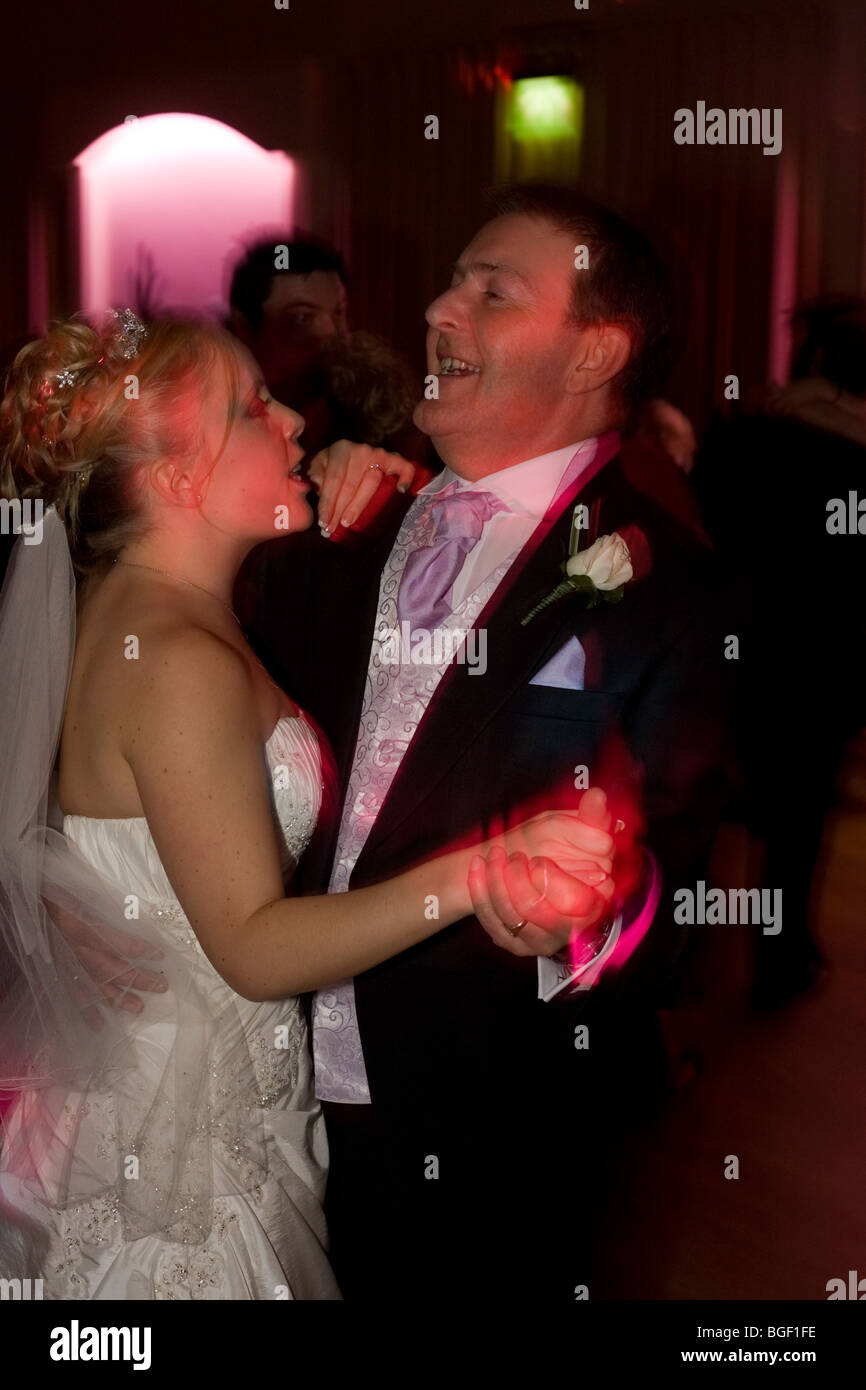 Father daughter wedding dance hi-res stock photography and images - Alamy