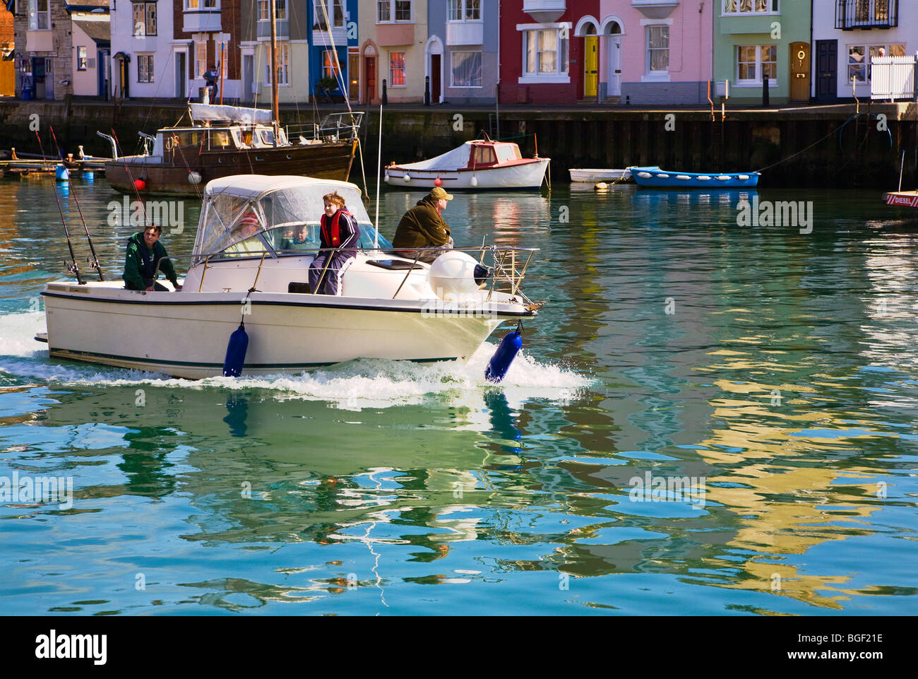 Group of people on boat hi-res stock photography and images - Alamy
