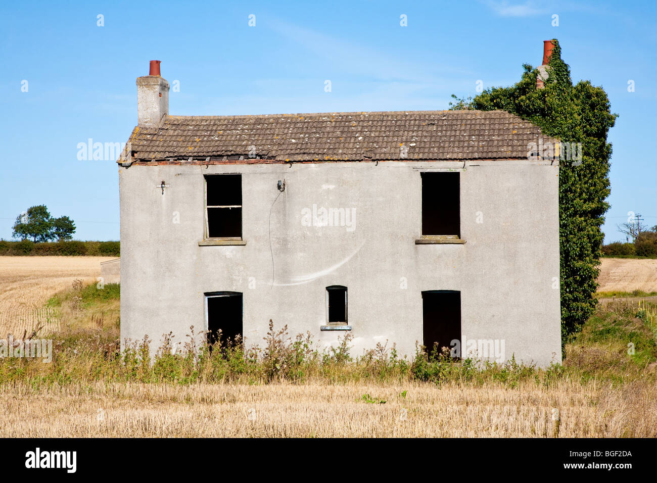 Derelict farm cottage in Lincolnshire Stock Photo - Alamy
