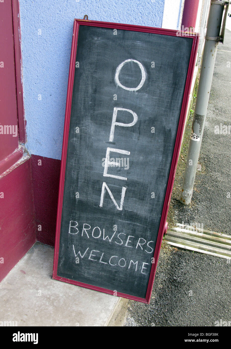 Open sign, browsers welcome shop sign Stock Photo - Alamy