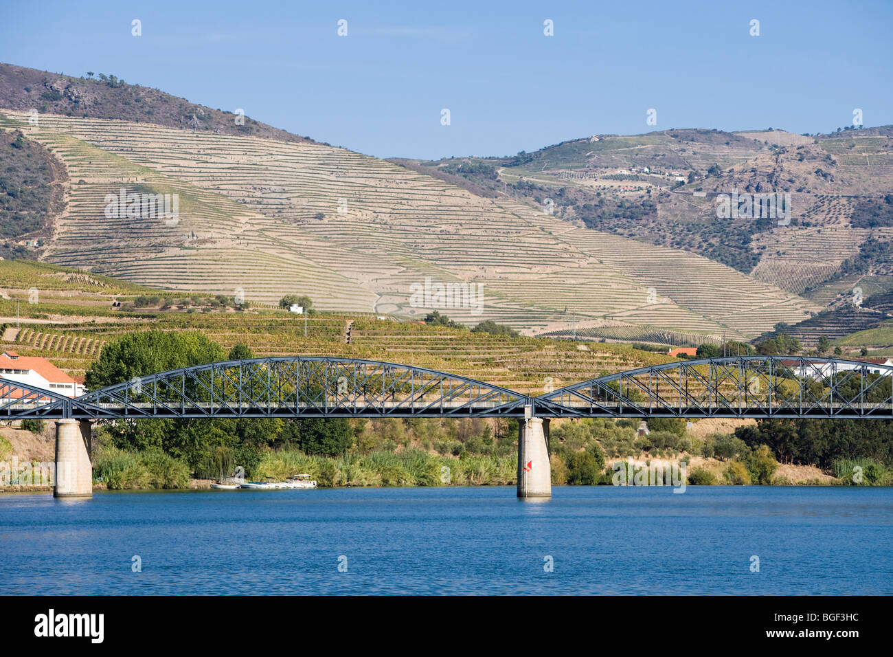 Bridge over Douro river in Pinhao, Portugal Stock Photo - Alamy
