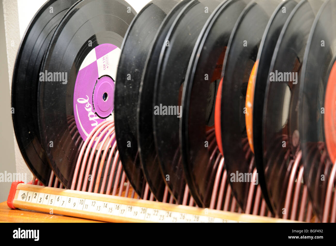 Record rack hi-res stock photography and images - Alamy