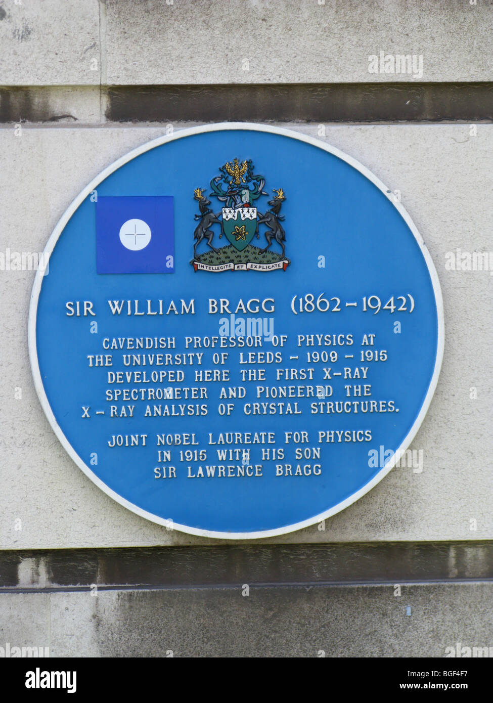 Blue plaque commemorative sign on a wall of Sir William Bragg inventor ...