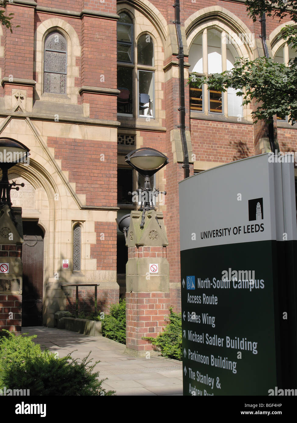 University of leeds sign hi-res stock photography and images - Alamy