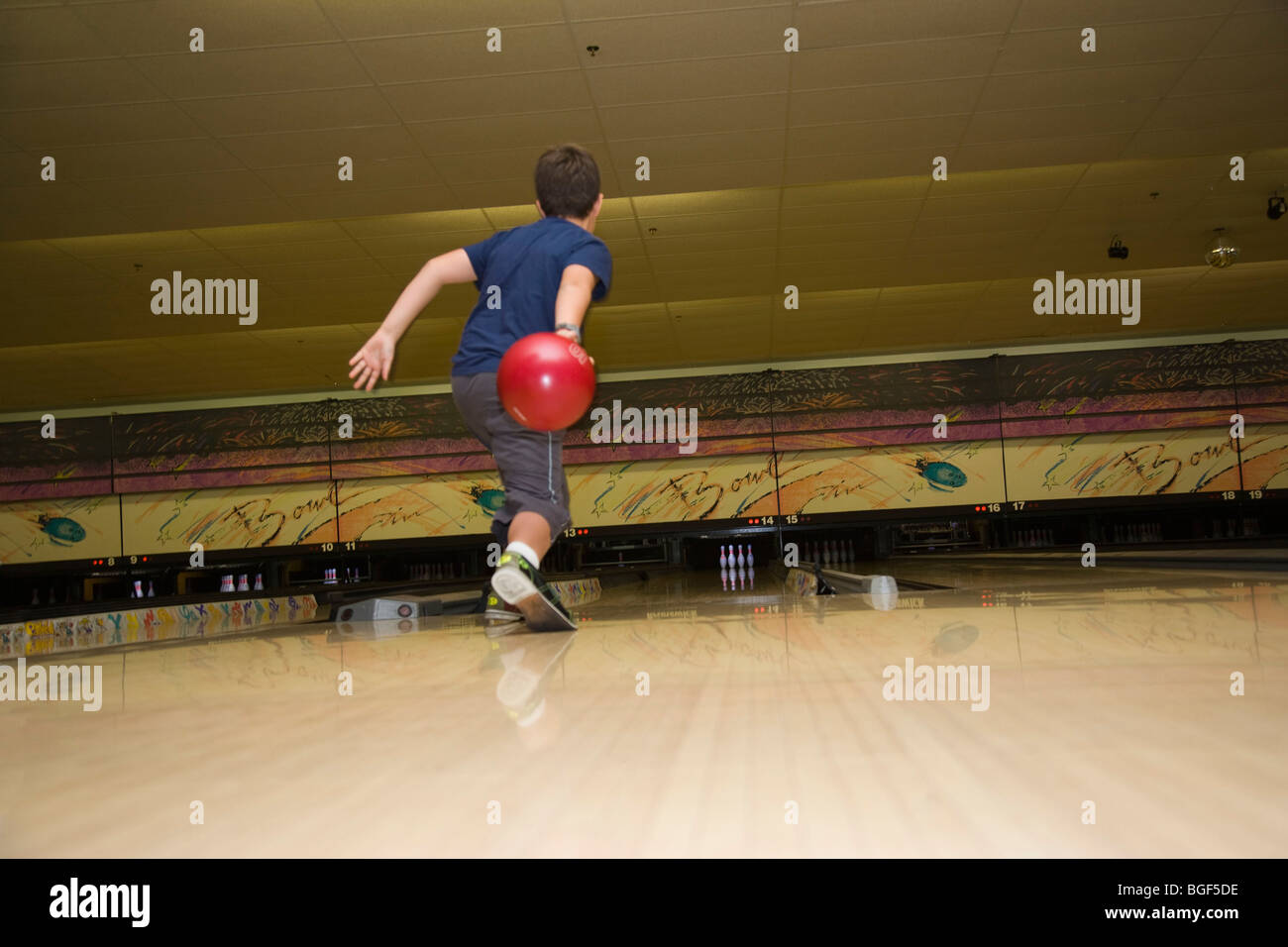 Bowling alley boys hi-res stock photography and images - Alamy