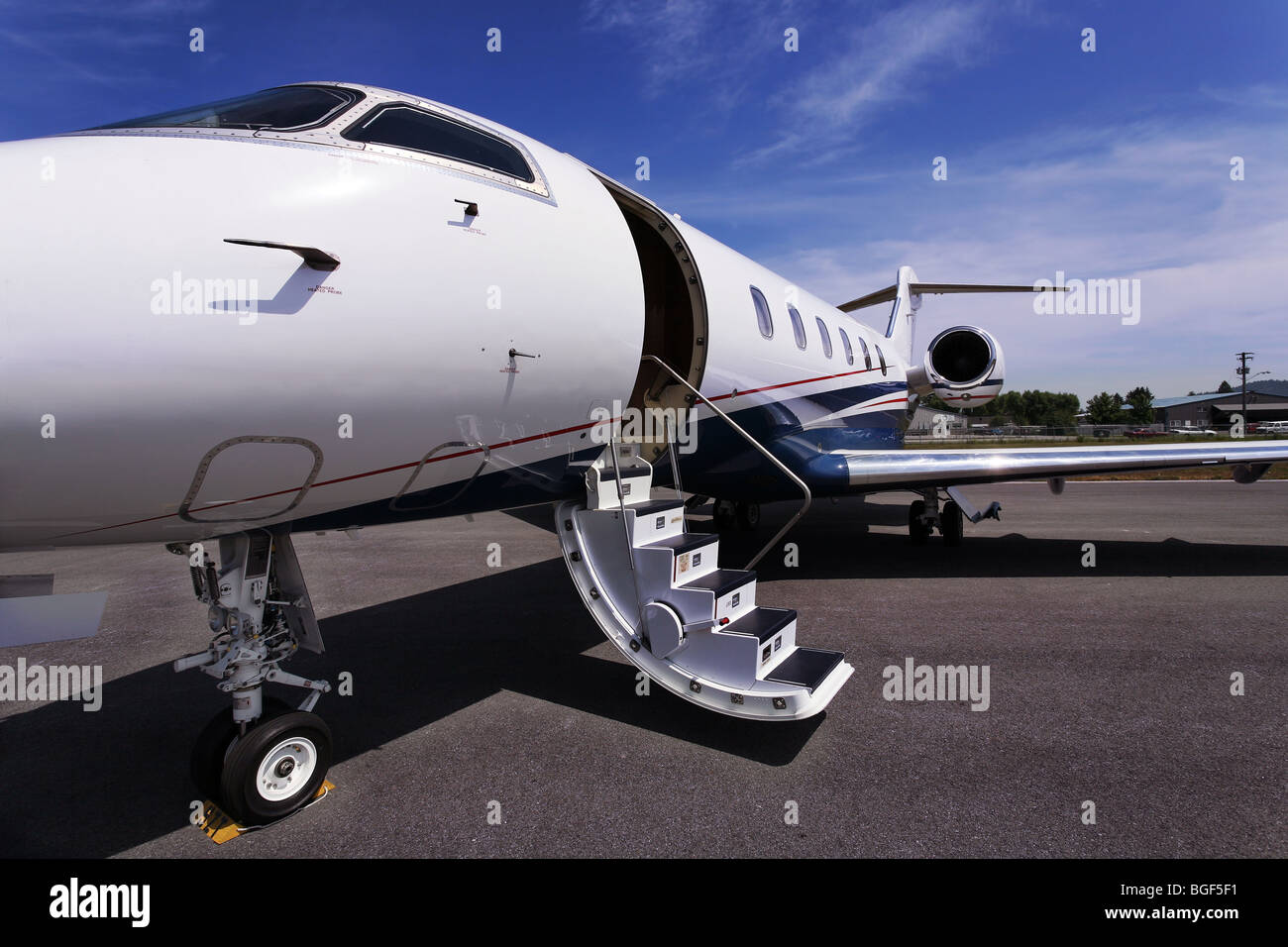 Airplane cockpit door hi-res stock photography and images - Alamy