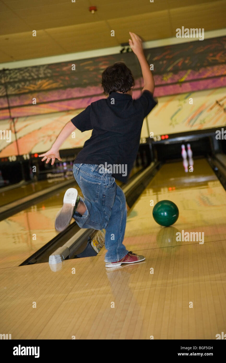 Bowling alley boys hi-res stock photography and images - Alamy