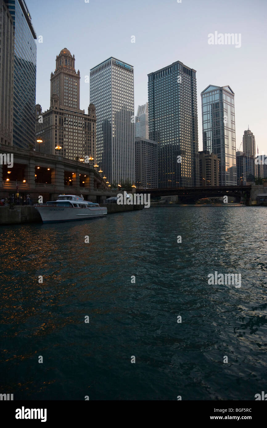 Chicago boat sunset hi-res stock photography and images - Alamy