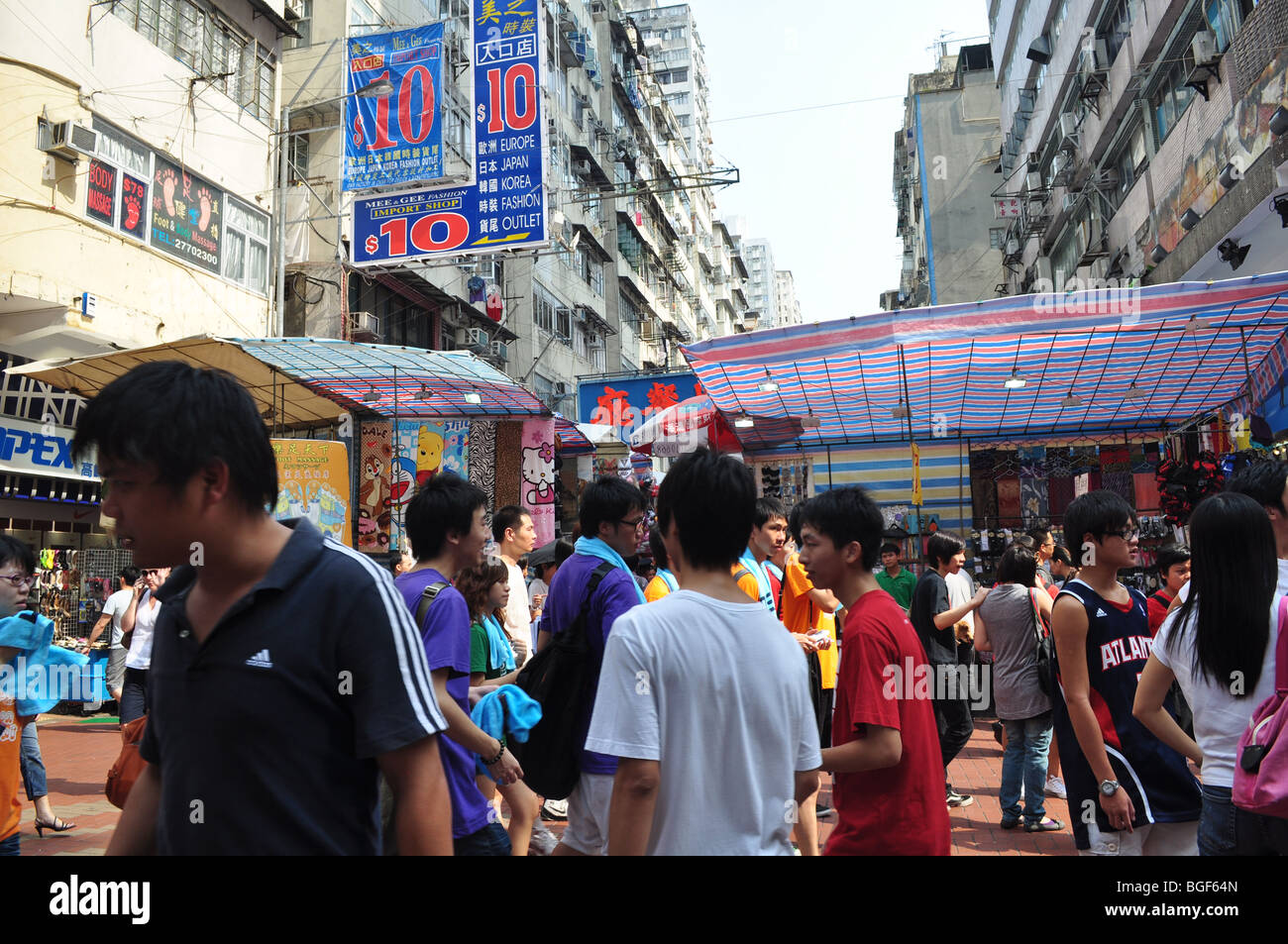 Busy market in Hong Kong Stock Photo - Alamy