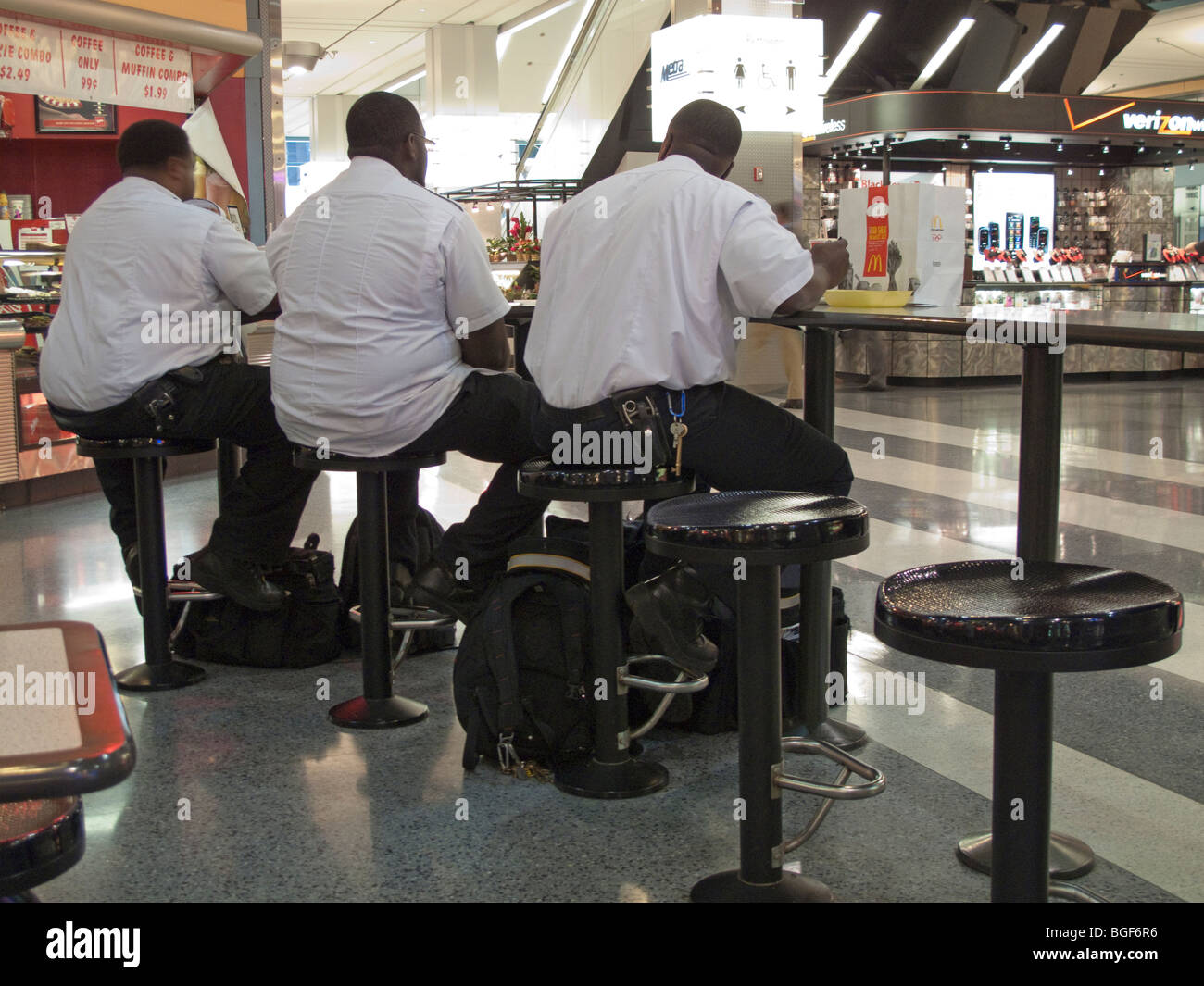 Elk 1019 Chicago, Illinois, Three bus drivers eating Stock Photo - Alamy