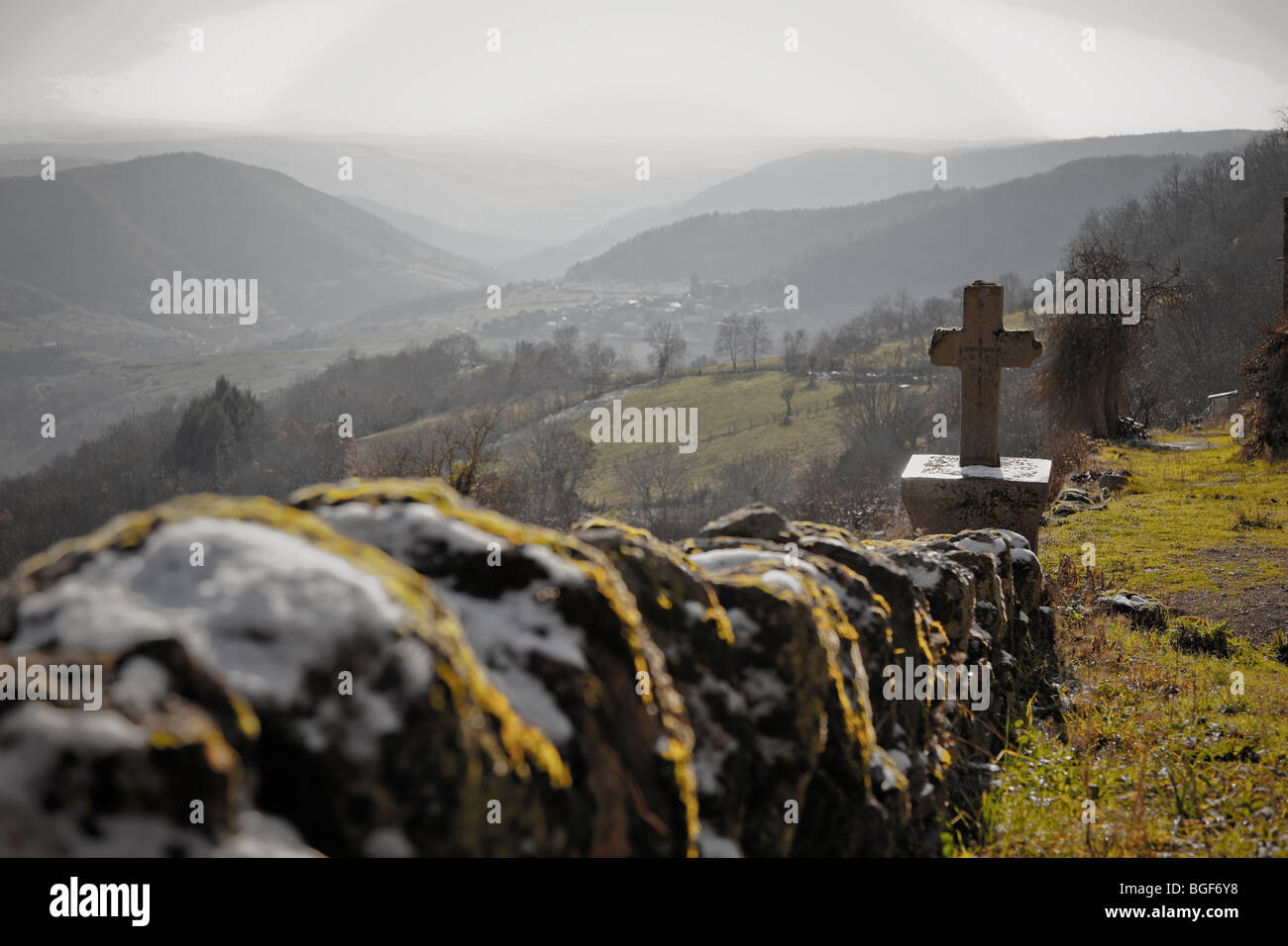Cross calvary hi-res stock photography and images - Alamy