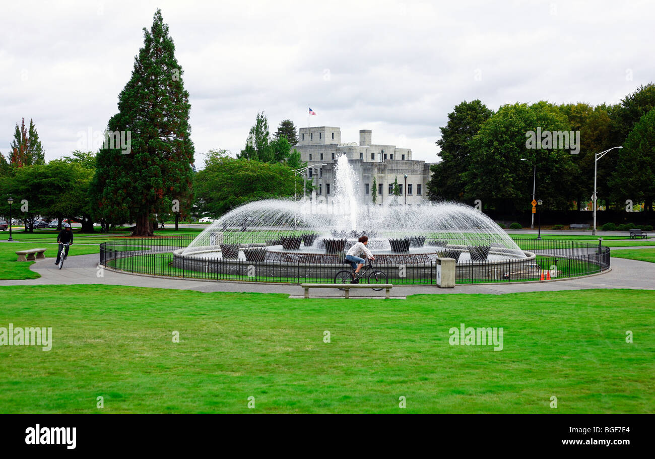 Water fountain at Washington State Capitol complex Stock Photo - Alamy