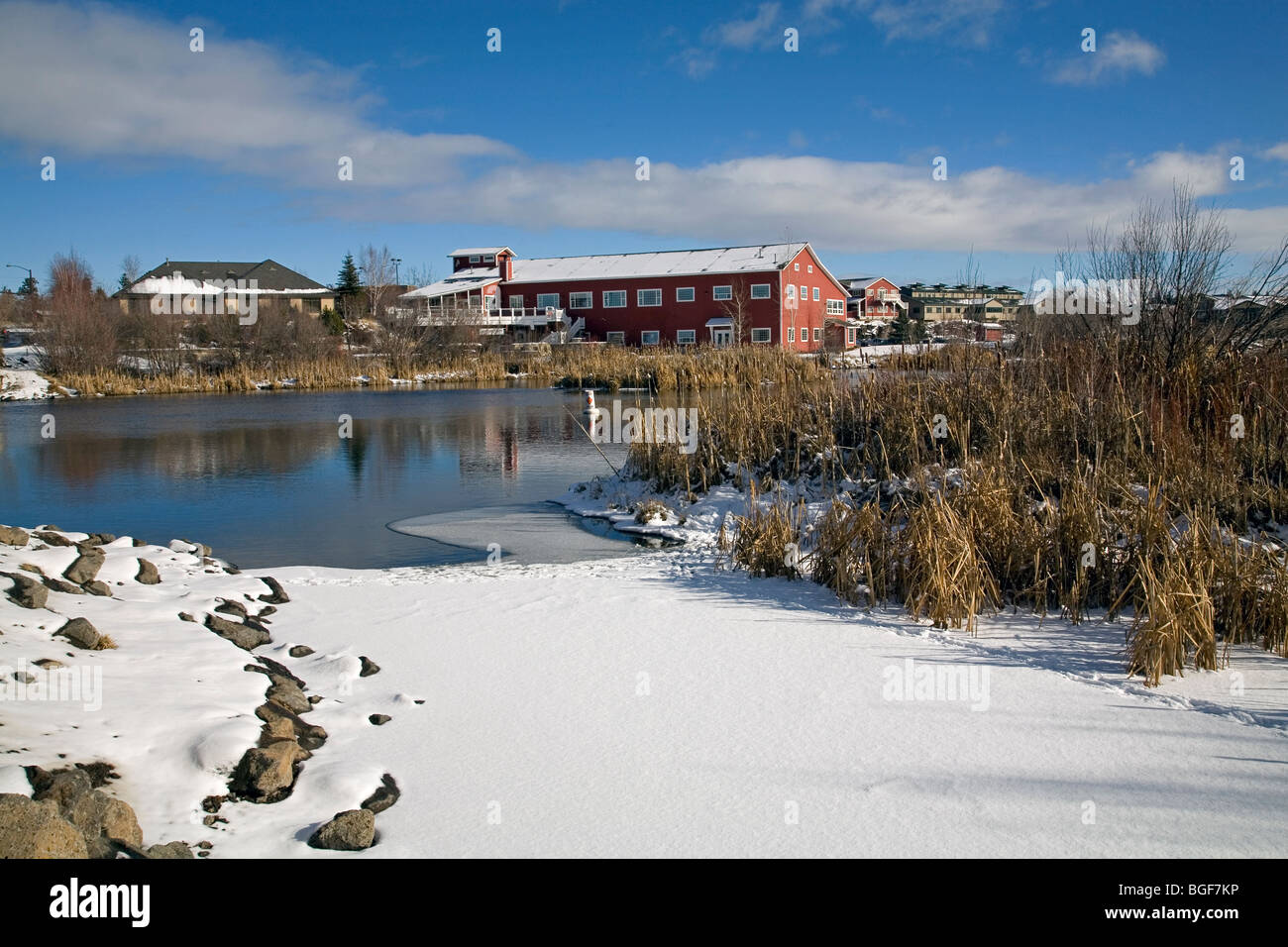 The Deschutes River and the Old Mill Shopping area in Bend, Oregon ...