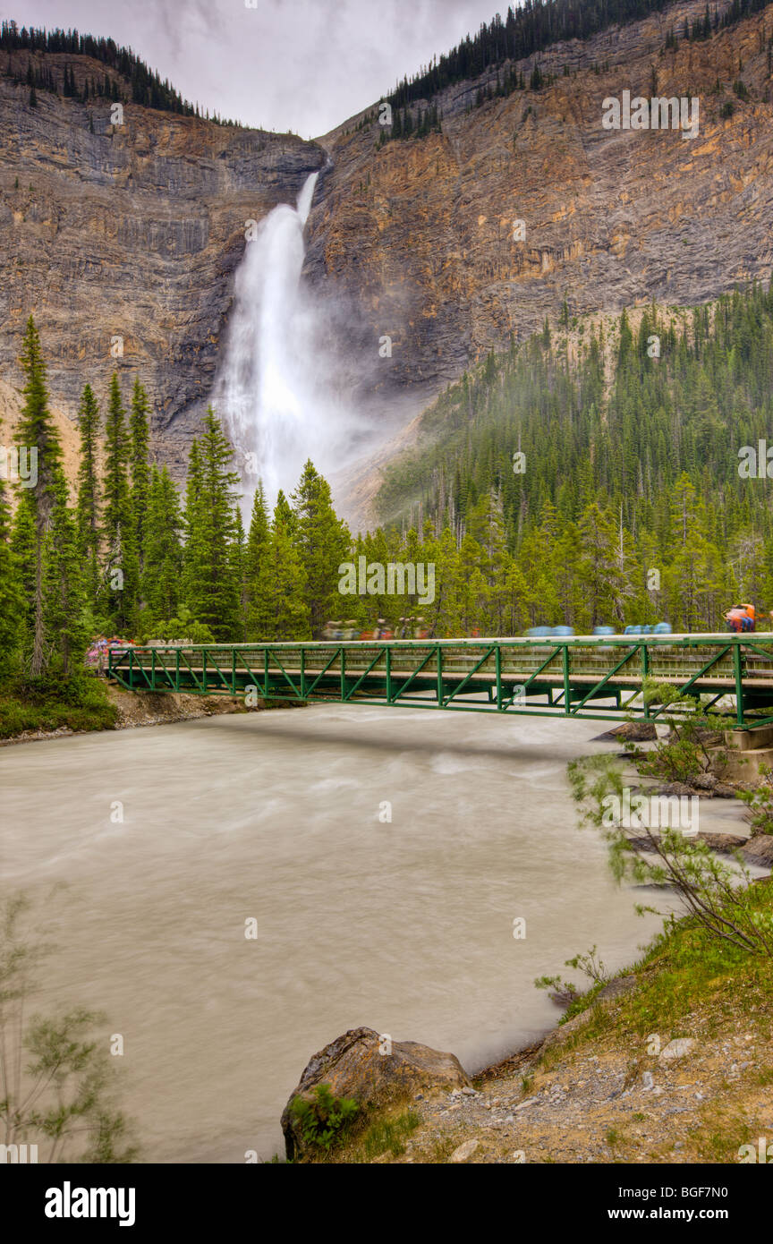 Bridge along the trail to Takakkaw Falls waterfall along the Yoho River ...
