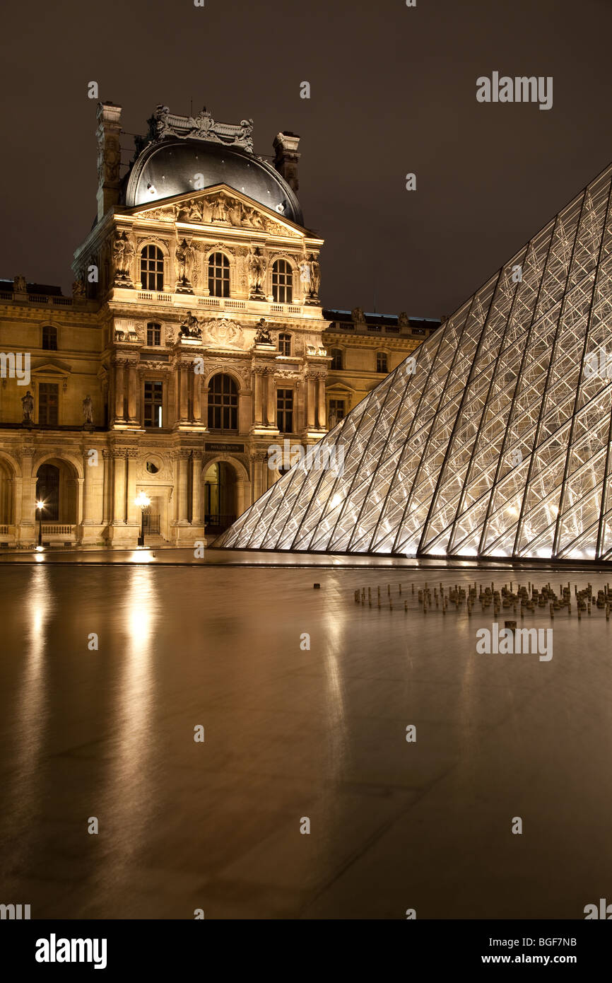 Louvre triangle hi-res stock photography and images - Alamy