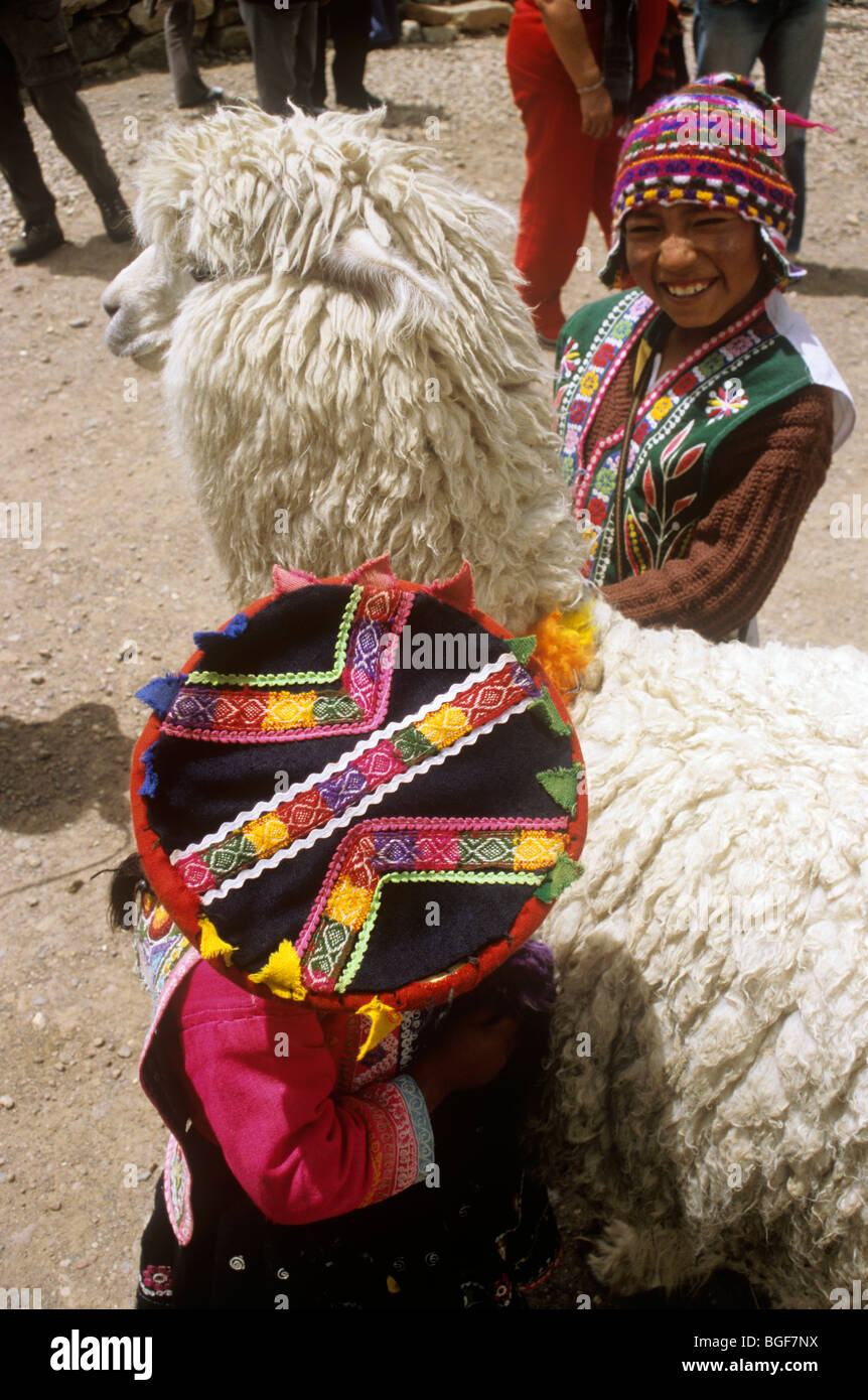 Wool woollen woolen wooly hi-res stock photography and images - Alamy