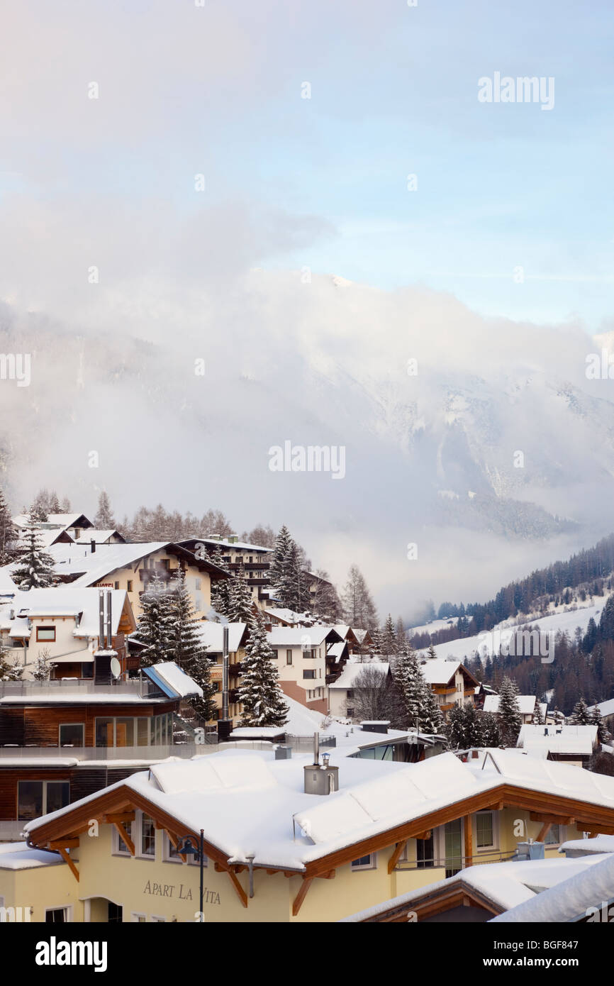 Tyrolean chalet hi-res stock photography and images - Alamy