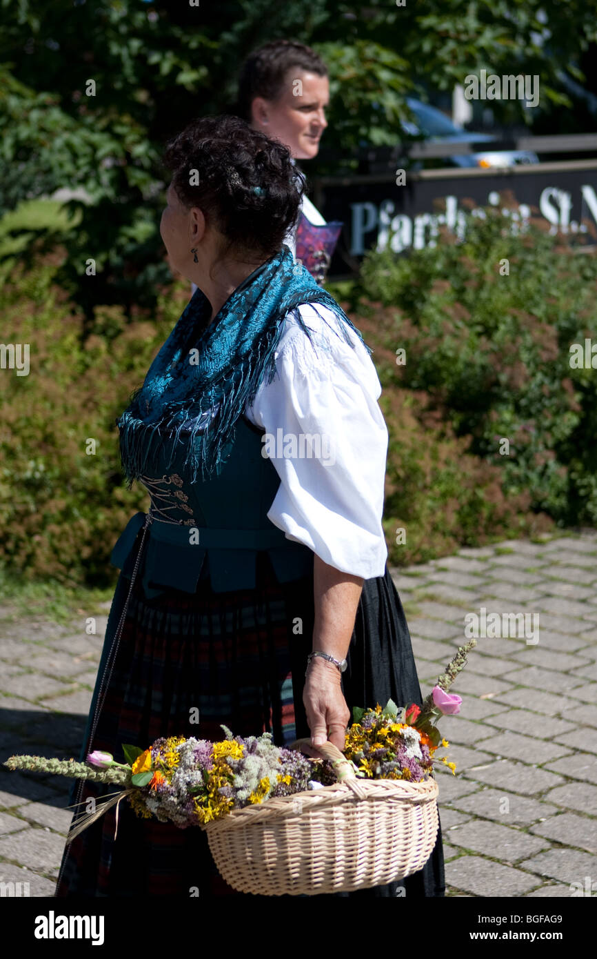 German festive dress hi-res stock photography and images - Alamy