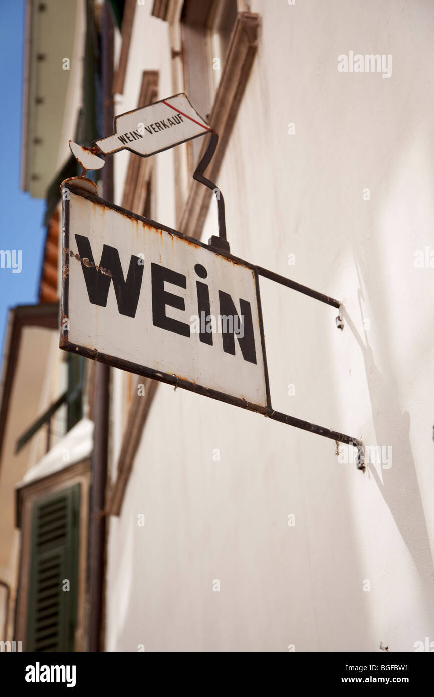 Wine shop signage hi-res stock photography and images - Alamy