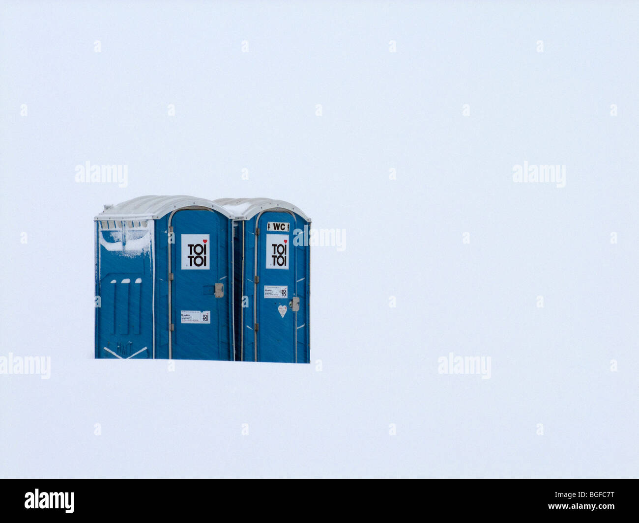 Toi Toi toilet WC in winter snow extreme weather Stock Photo - Alamy