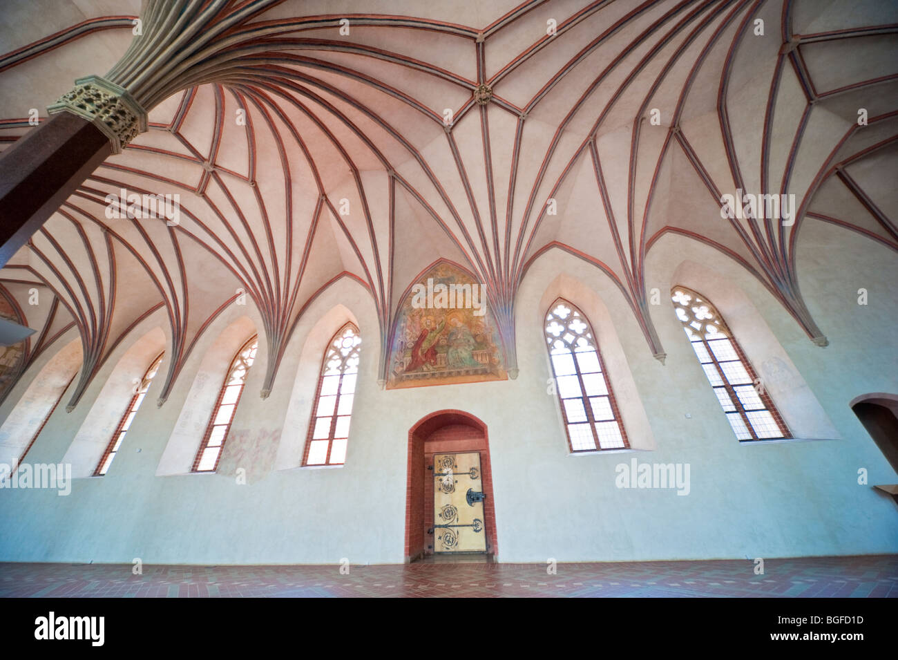Room with cross vault ceiling in Teutonic Knights castle Malbork, Nogat ...